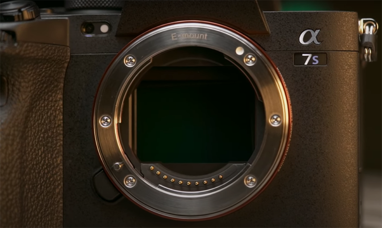 How to Clean a Mirrorless Camera Sensor? - FotoProfy
