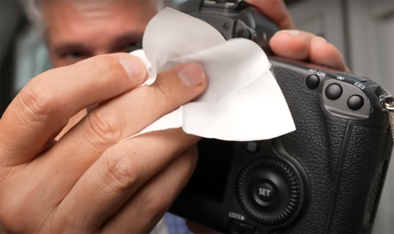 How to Clean a Mirrorless Camera Sensor? - FotoProfy