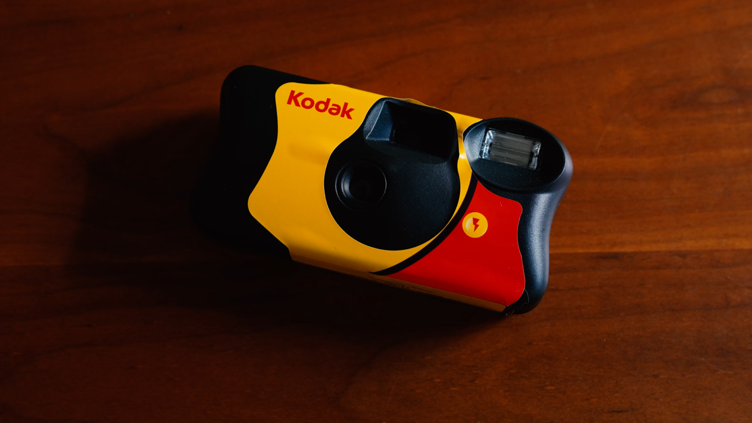 How Many Pictures Does a Disposable Camera Take? - FotoProfy