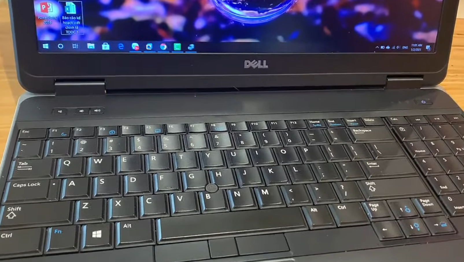 How to Take a Picture on Dell Laptop? - FotoProfy